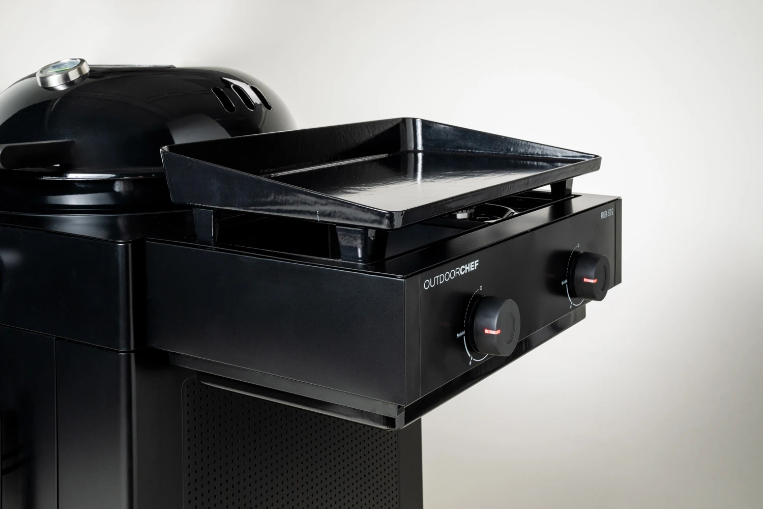 Erschwingliche und hochwertige Outdoorchef Gas Kugelgrill Arosa 570 G Evo Black Style - Inkl ...